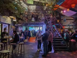 Szimpla Kert en Budapest: El Ruin Bar Más Icónico de la Capital Húngara ...